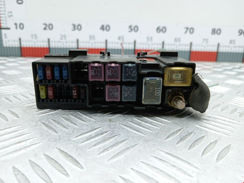 Блок предохранителей Nissan Navara (D22) 24380VK500 арт. 1846897