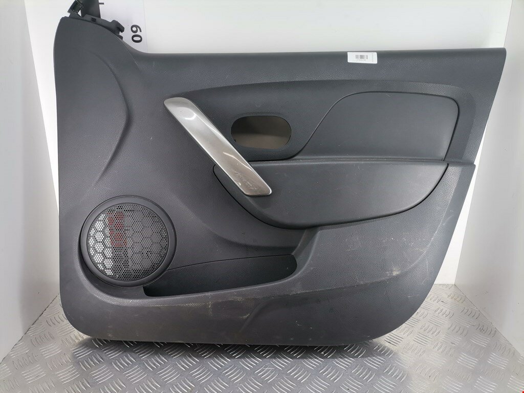 Обшивка (карта) двери передней правой Renault Logan 2 809000922R арт. 1764236