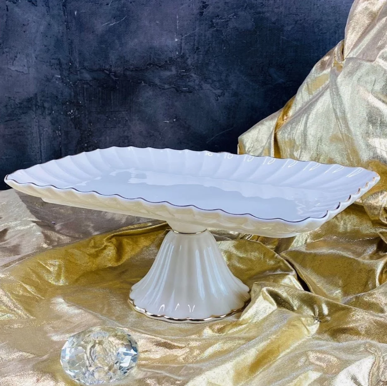 Прямоугольное блюдо 30,5см на ножке Фарфор 102-108 118-102-108