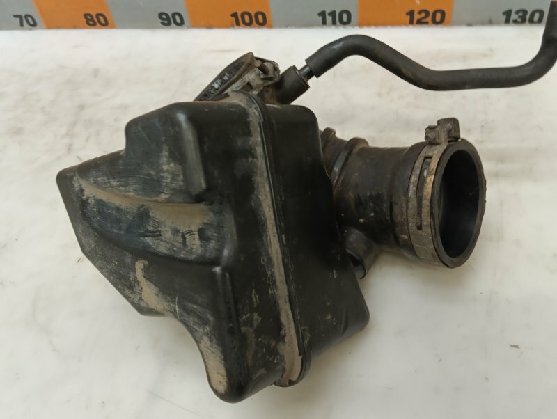 Б/У Мазда 626 GE Резонатор воздушного фильтра Mazda 626 1997 GE 286537 MAZDA арт. FS0513195B