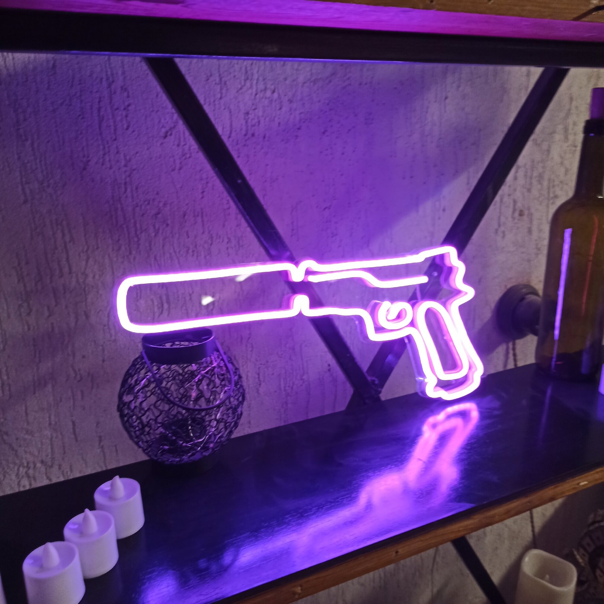 Светильник неоновый Elmarto Пистолет с глушителем, 40х18 см, фиолетовый
