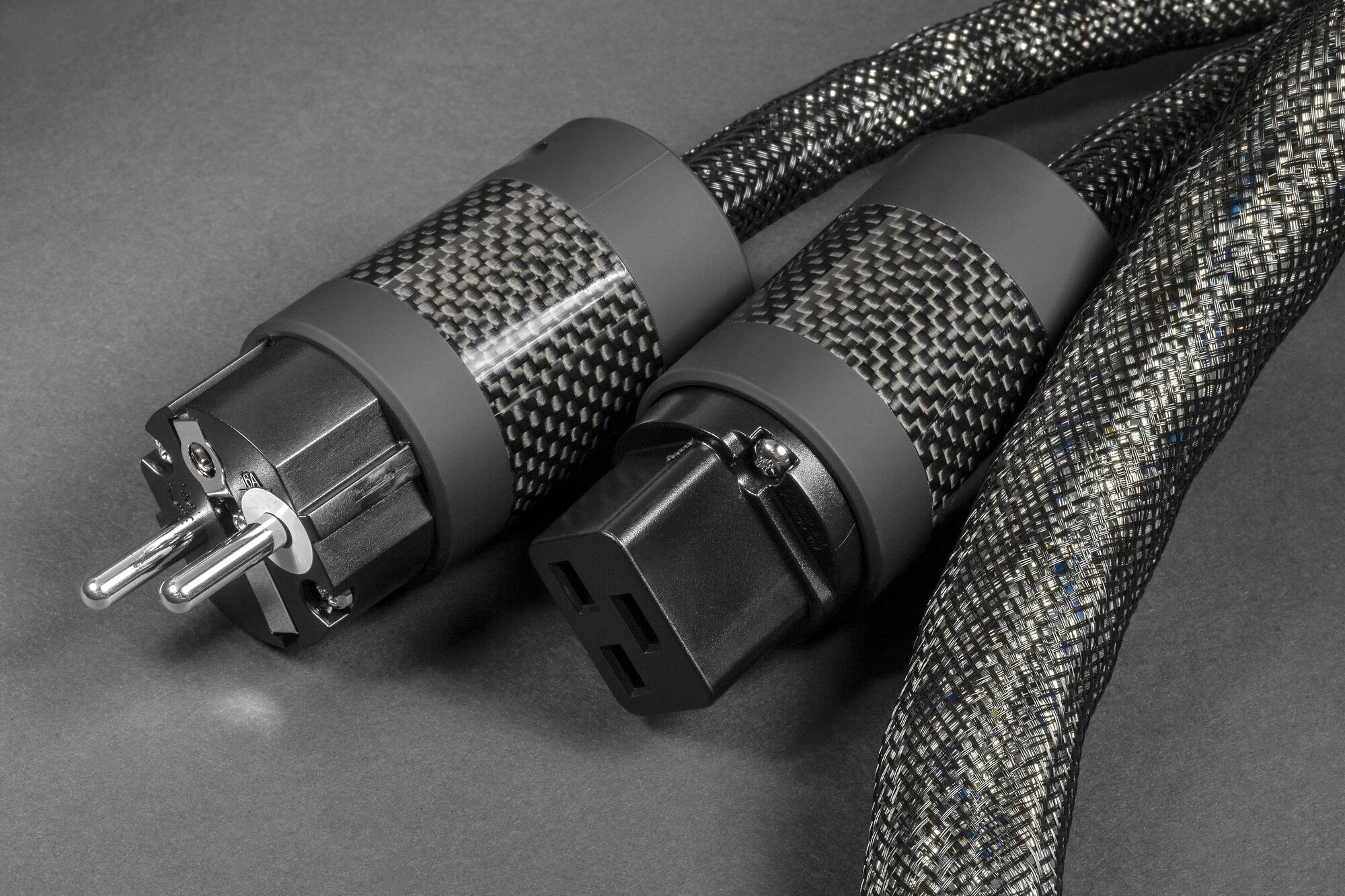 Кабель питания Inakustik Referenz Mains Cable, AC-2405 AIR, SHUKO - C19 UHQ, 2.0 m, 007651320