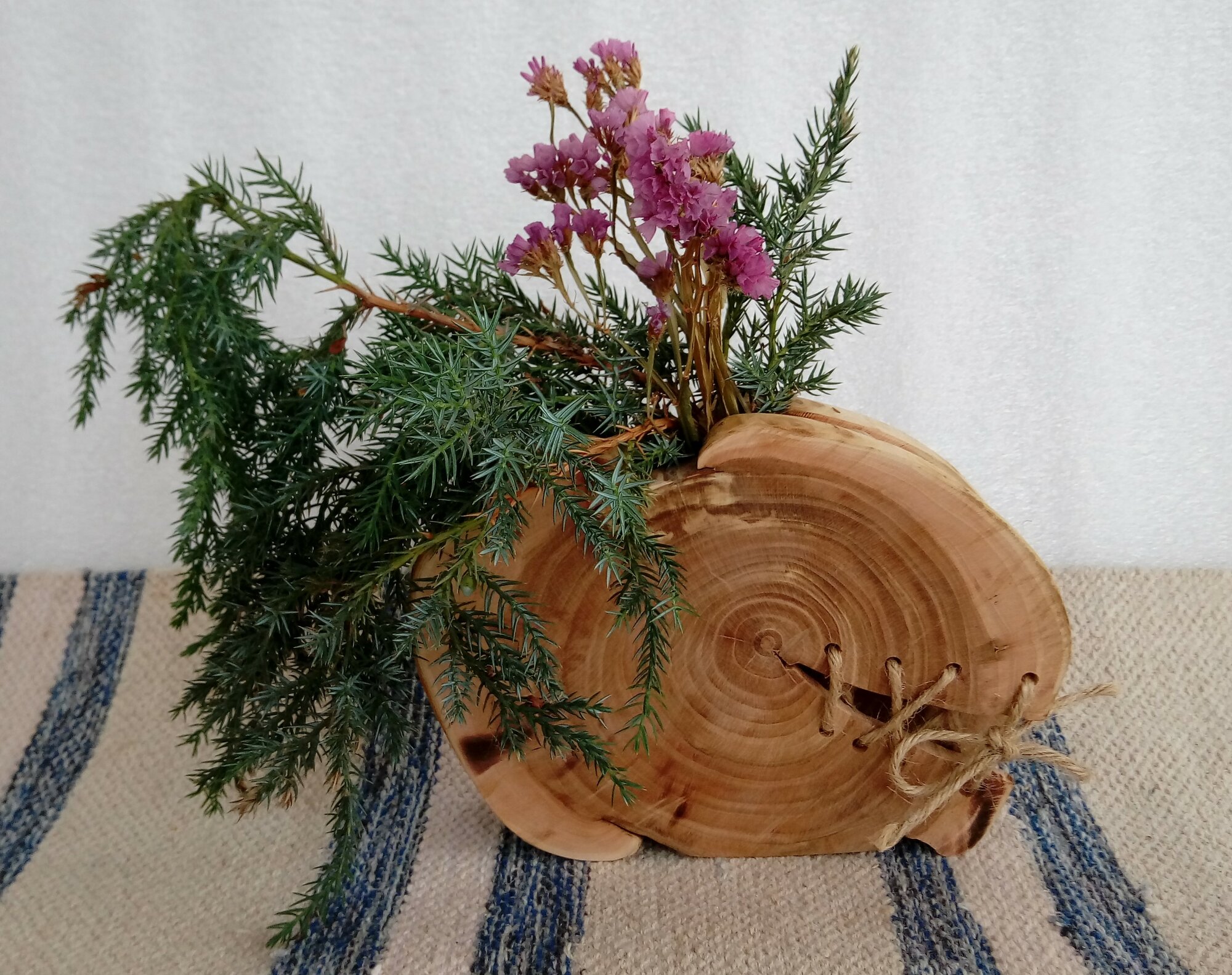 Декор. Ваза из натурального спила дерева (яблоня) для сухоцветов со шнуровкой