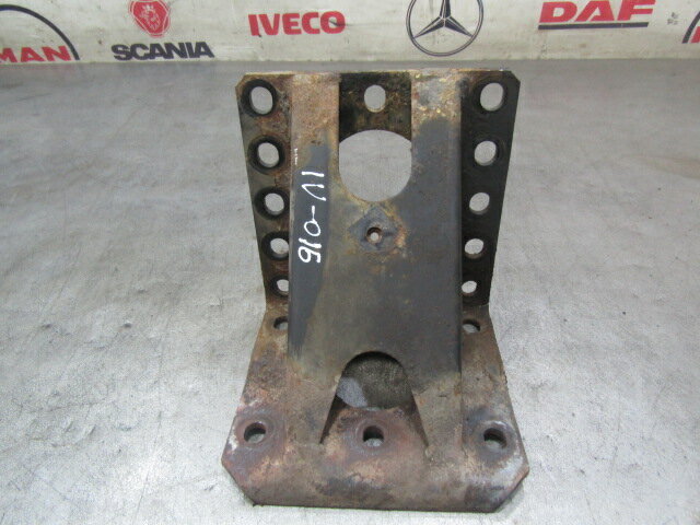 Кронштейн передней траверсы Iveco Stralis