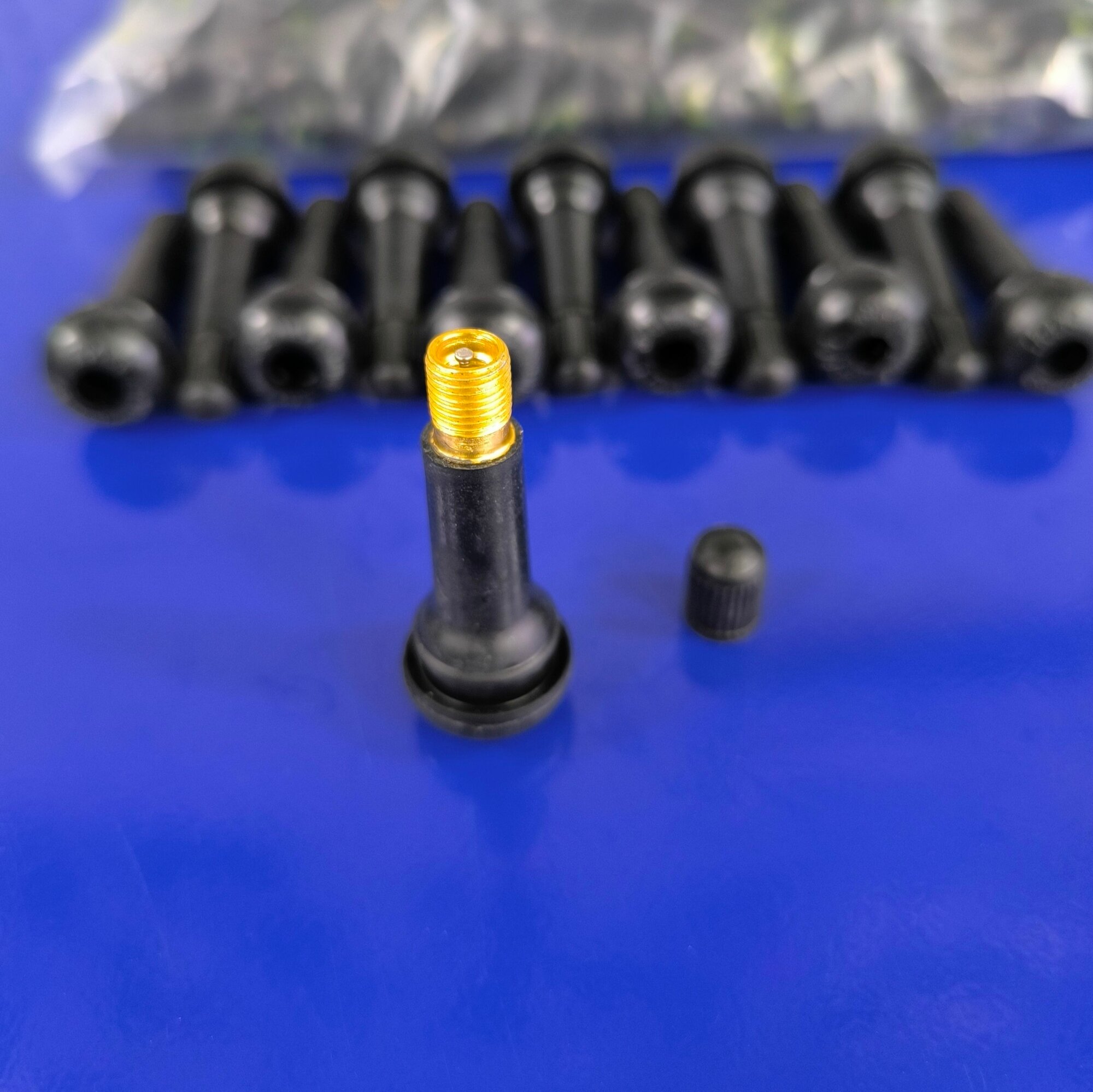 Вентиля TR-414 (100 шт/уп) черные для бескамерных шин, вентиль TR - 414 резиновые 38 мм