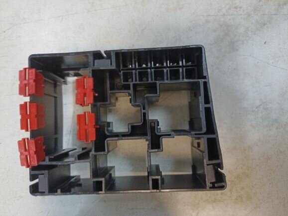 Корпус предохранителя Ford 6796151