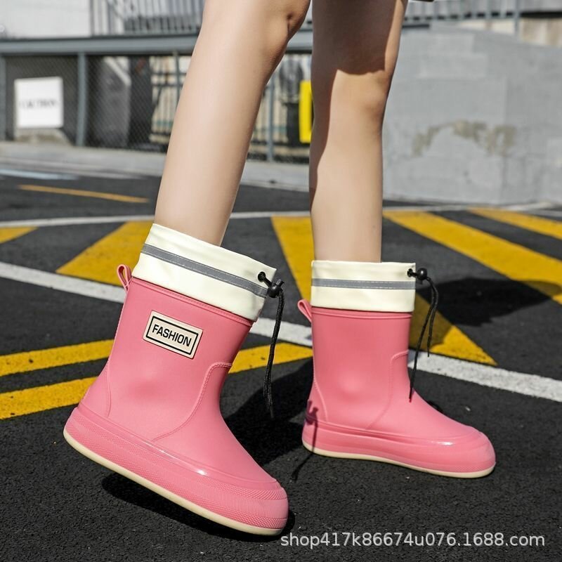 Женские модные новые водонепроницаемые сапоги на шнурке, нескользящая обувь для ходьбы по воде, подходящая для ношения на открытом воздухе, резиновая обувь для студентов, теплые водные сапоги с флисовой подкладкой.