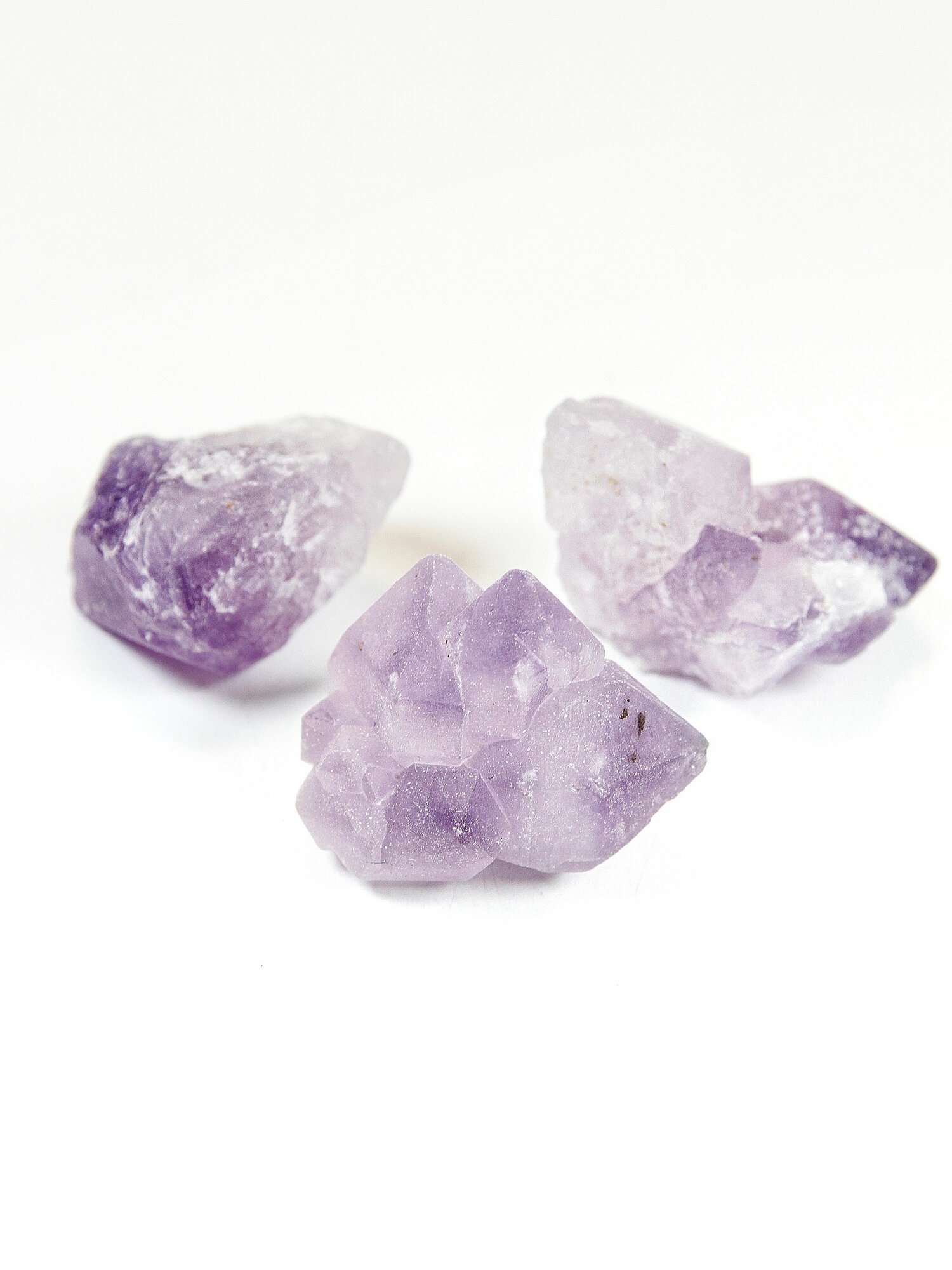 Аметист лавандовый - 2-3 см, натуральный камень, колотый, 3 шт - для декора, поделок, бижутерии