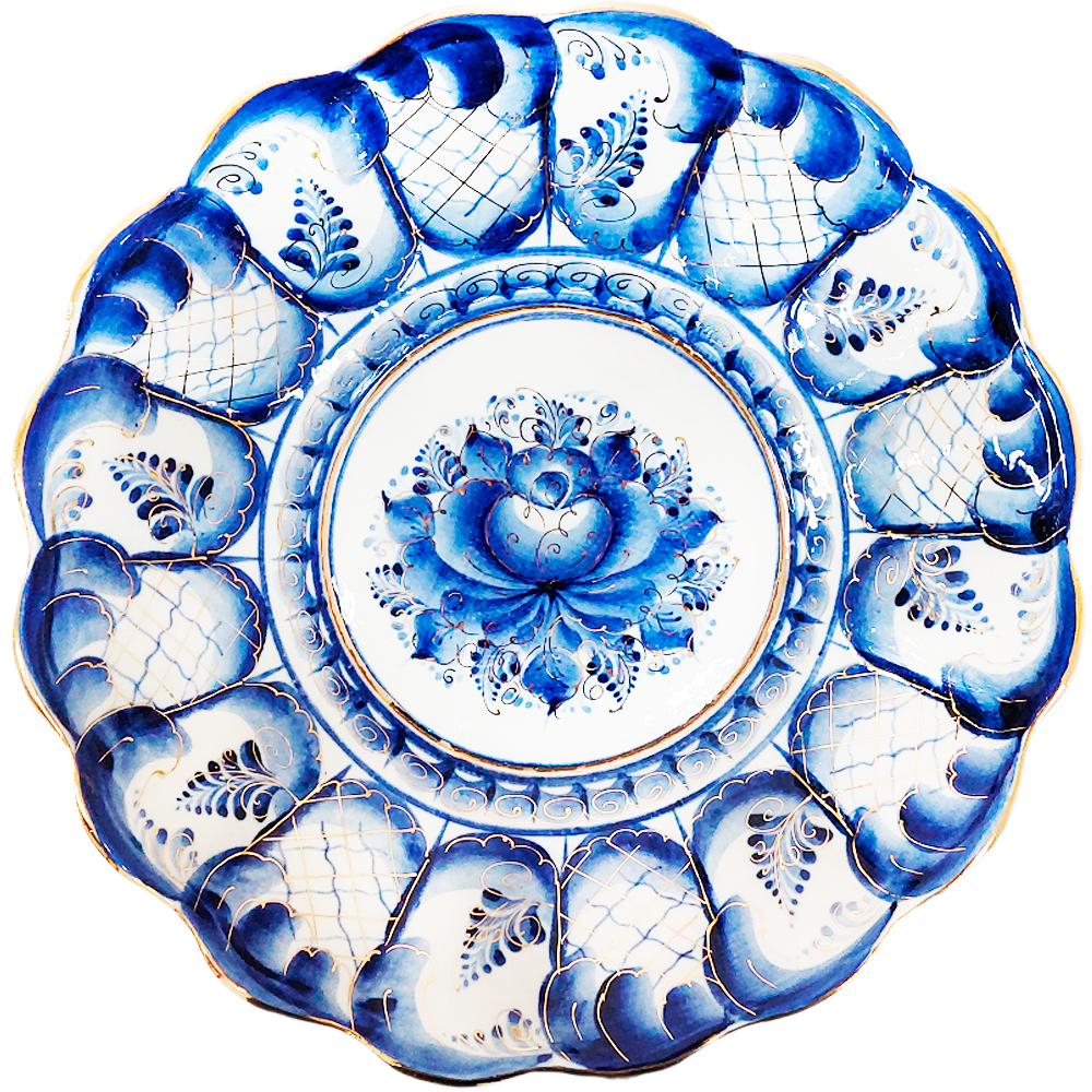Фарфоровое блюдо ручной работы "Виктория", гжель с золотом