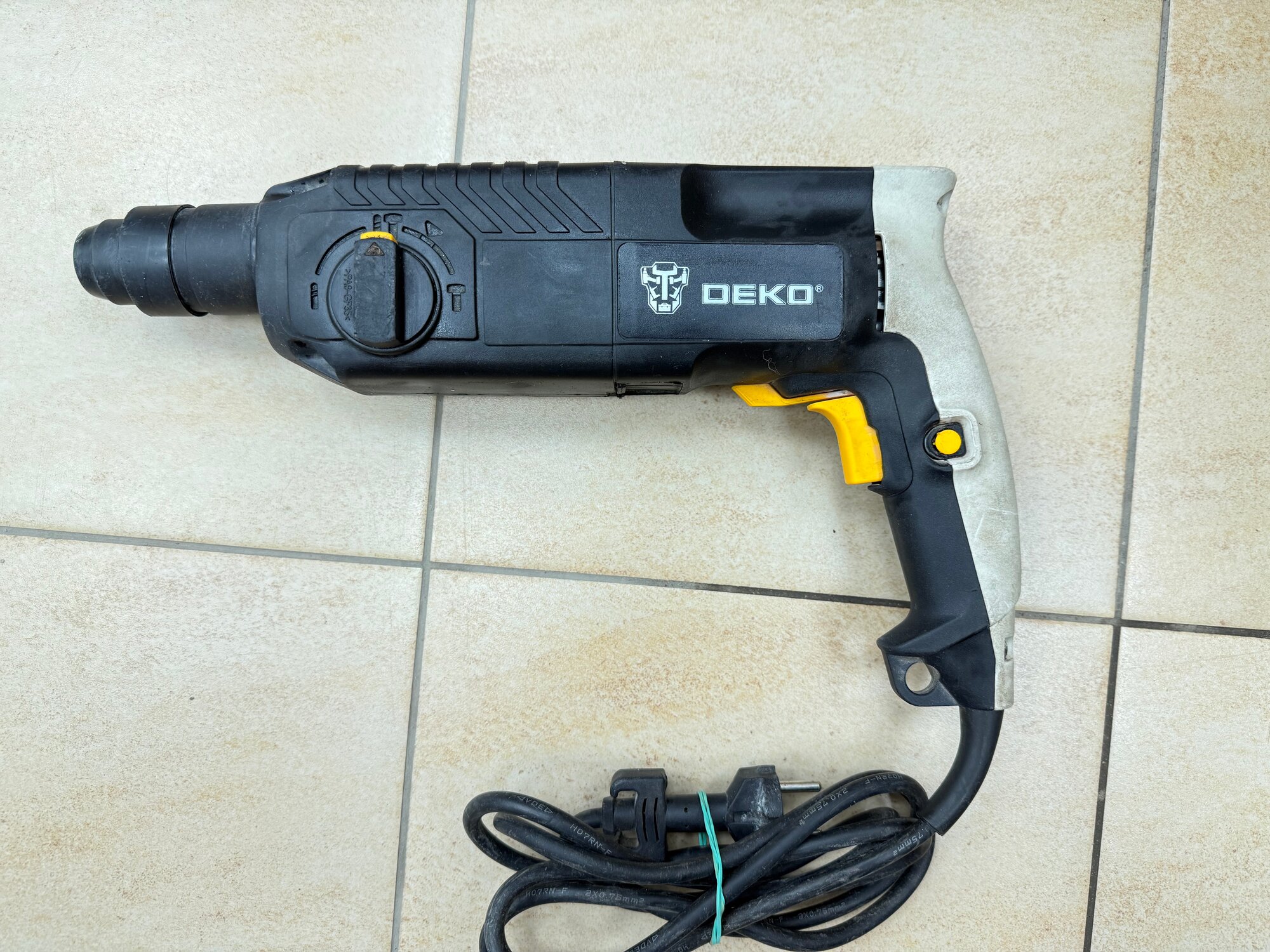 Перфоратор Deko DKH950W патронSDS-plus уд.3.2Дж 950Вт Б/У уценка