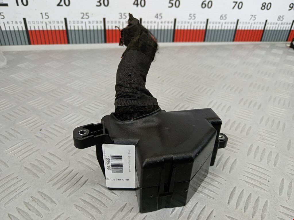 Блок предохранителей Volkswagen Passat 6 арт. 1869789