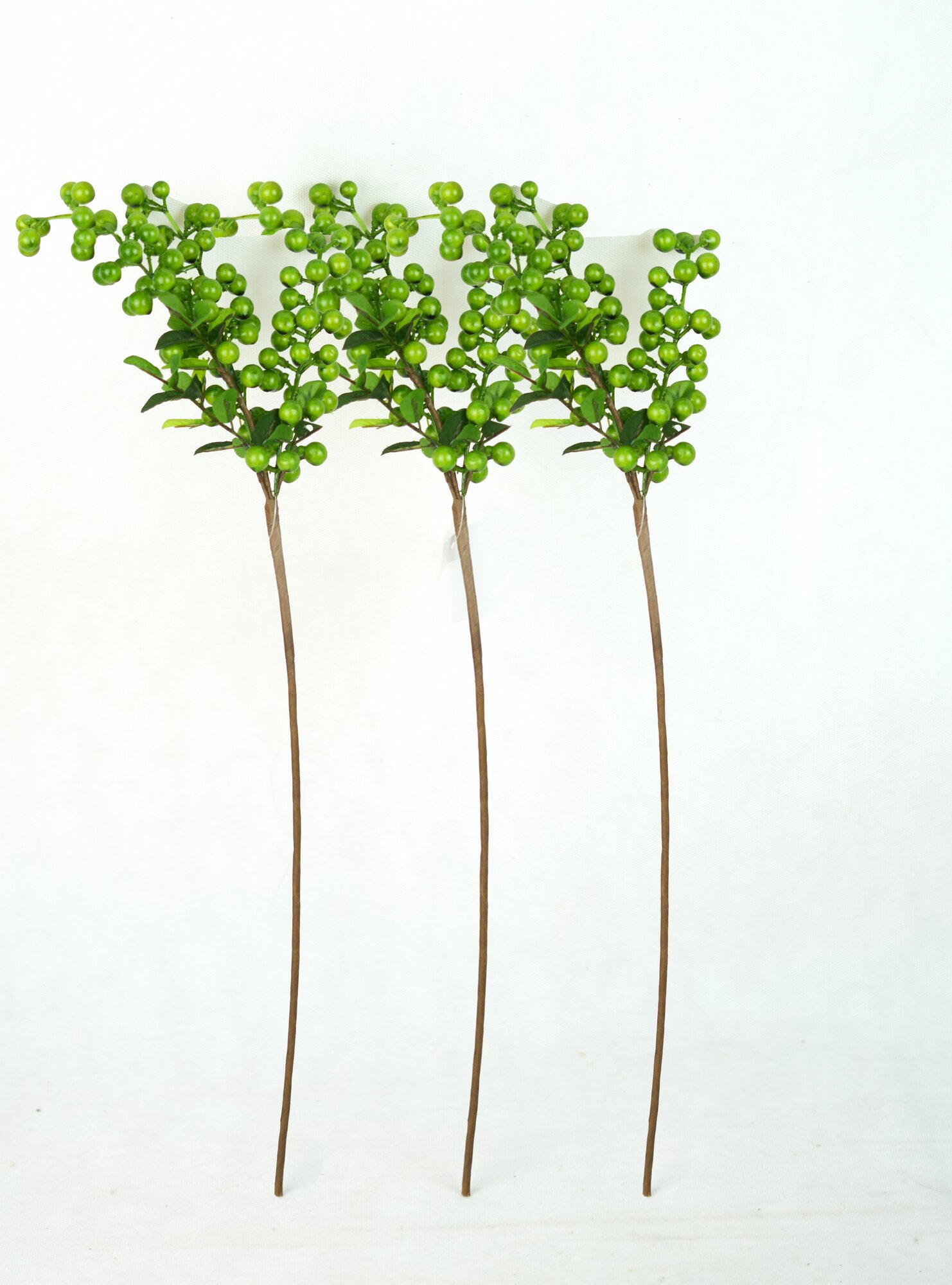 Искусственные цветы ветка Эвкалипт ветка с ягодами, 3 штуки, высота 56 см, Country Artists