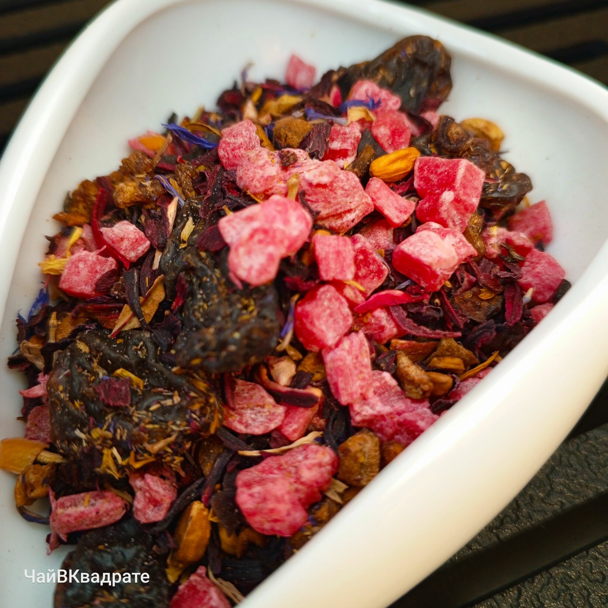 Нагло-Нахальный фрукт (каркаде, цукаты, изюм, сушеное яблоко и др.) - 100 грамм