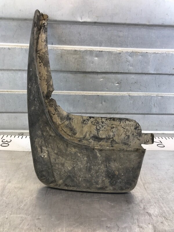 Брызговик Peugeot 307 3A 2001 задн. лев. (б/у)