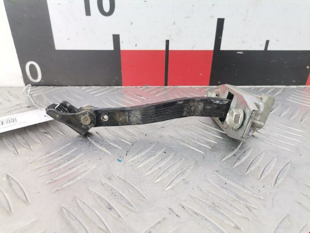 Ограничитель открывания двери Toyota Rav4 3 6863042030 арт. 1810987
