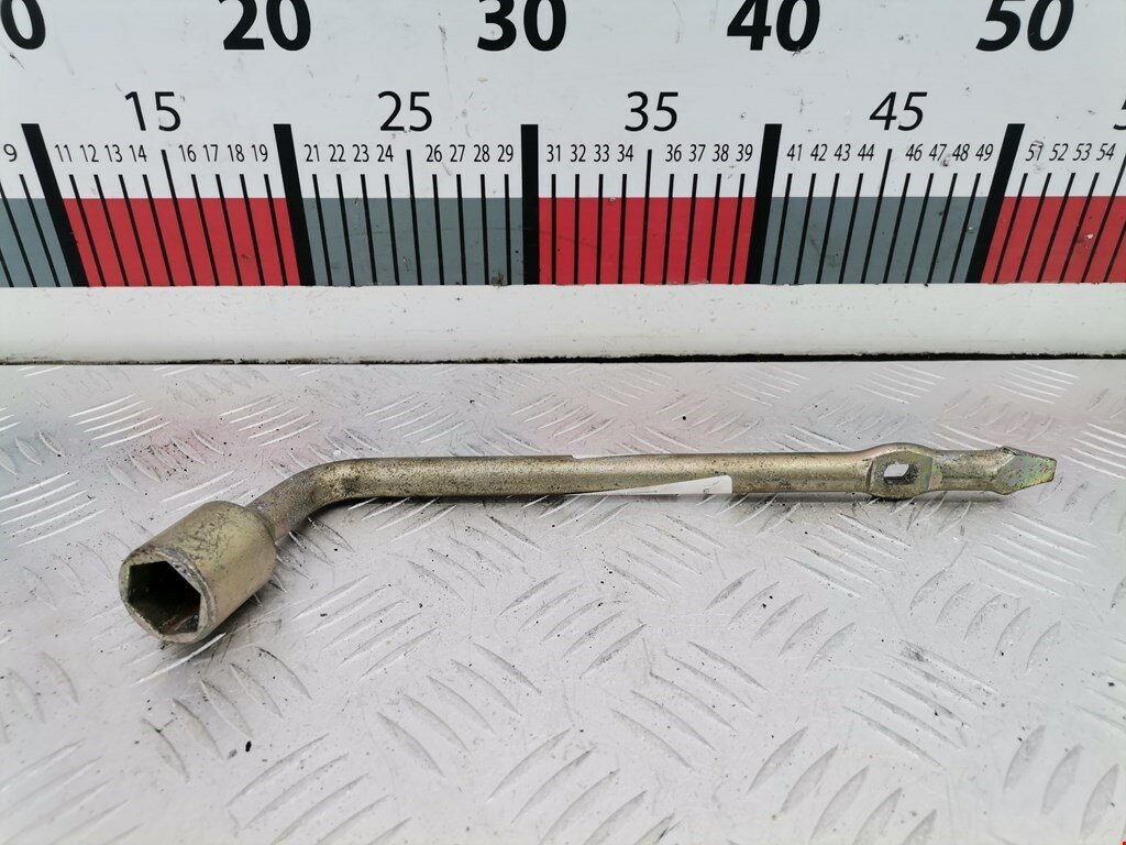 Ключ баллонный Mitsubishi Carisma MB950703 арт. 1810556