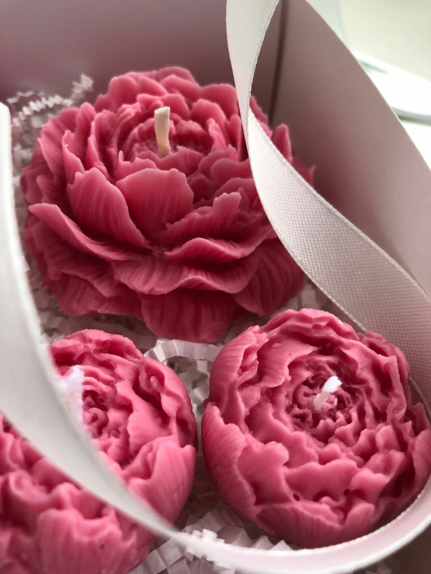 Набор интерьерных свечей кораллового цвета с нежным цветочным ароматом в форме одного большого и 5 маленьких пионов "Цветущий сад"/Цветочная нежность/Уют и тепло в вашем доме