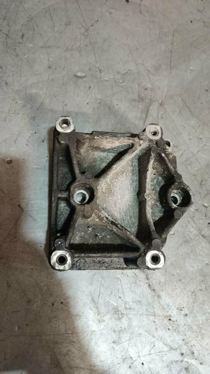 Кронштейн компрессора кондиционера Peugeot 307 2003 9636693680