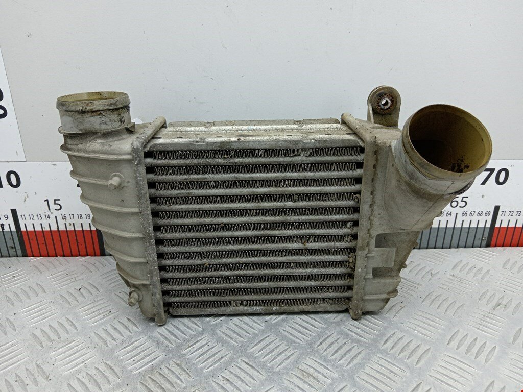 Интеркулер (радиатор интеркулера) Audi TT 8N 8L9145806B арт. 2104525