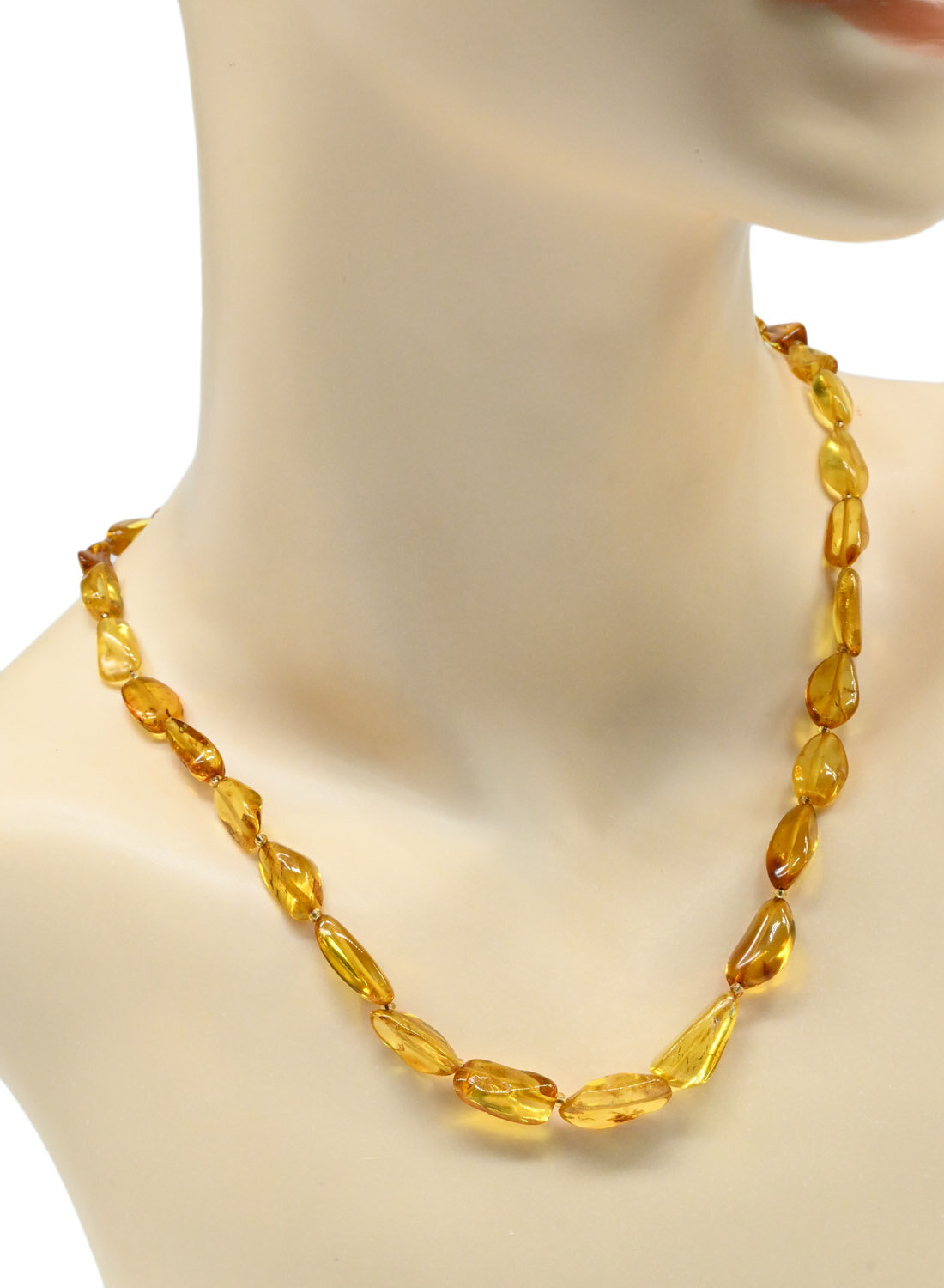 Бусы, янтарь