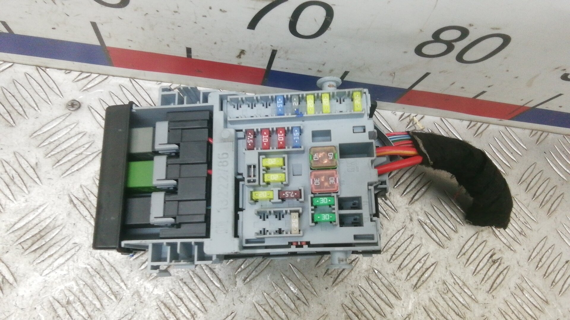 Блок предохранителей CHEVROLET ORLANDO, Номер 13222786