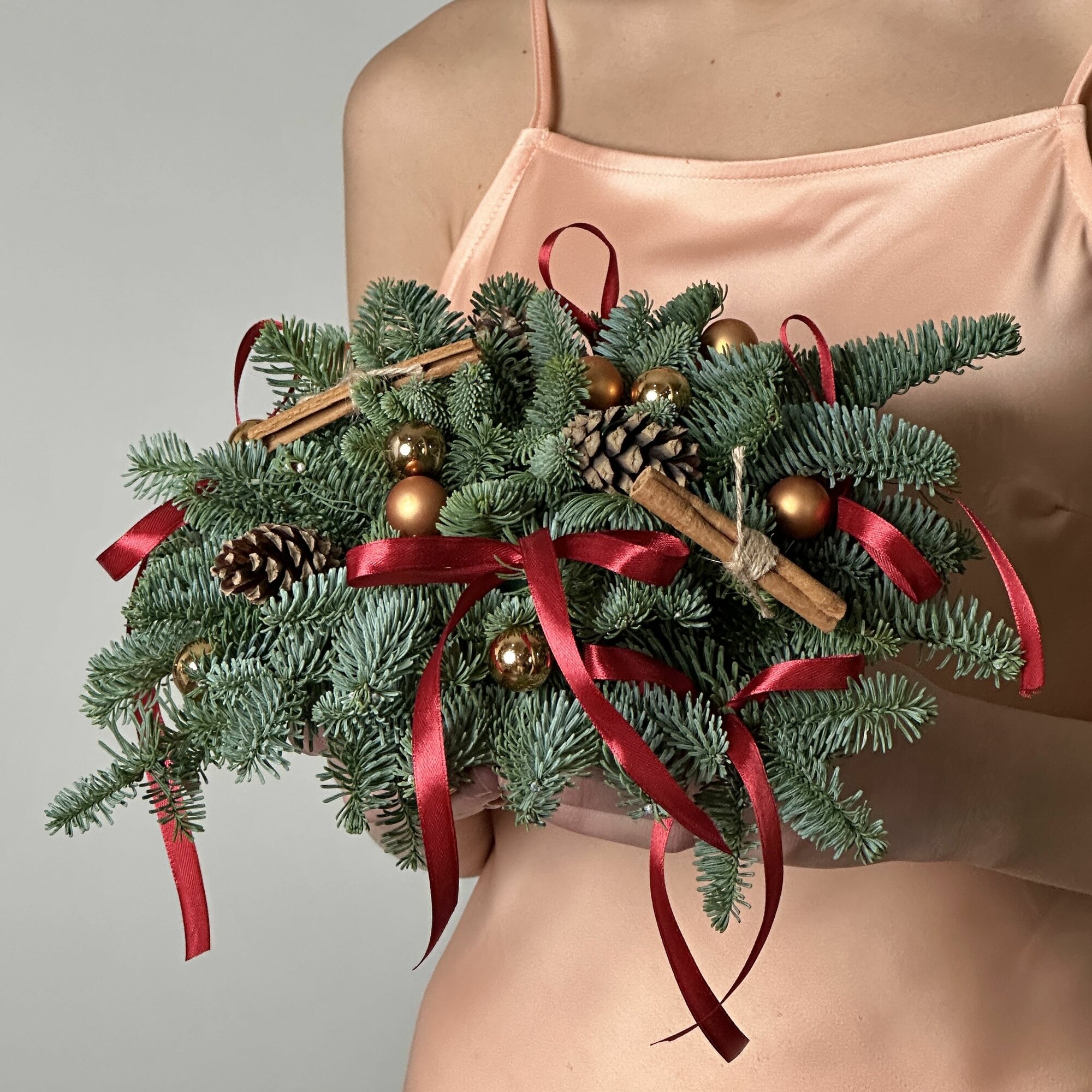 Новогодний букет композиция из веток Нобилиса, шишки и корицы "Пряности и радости"