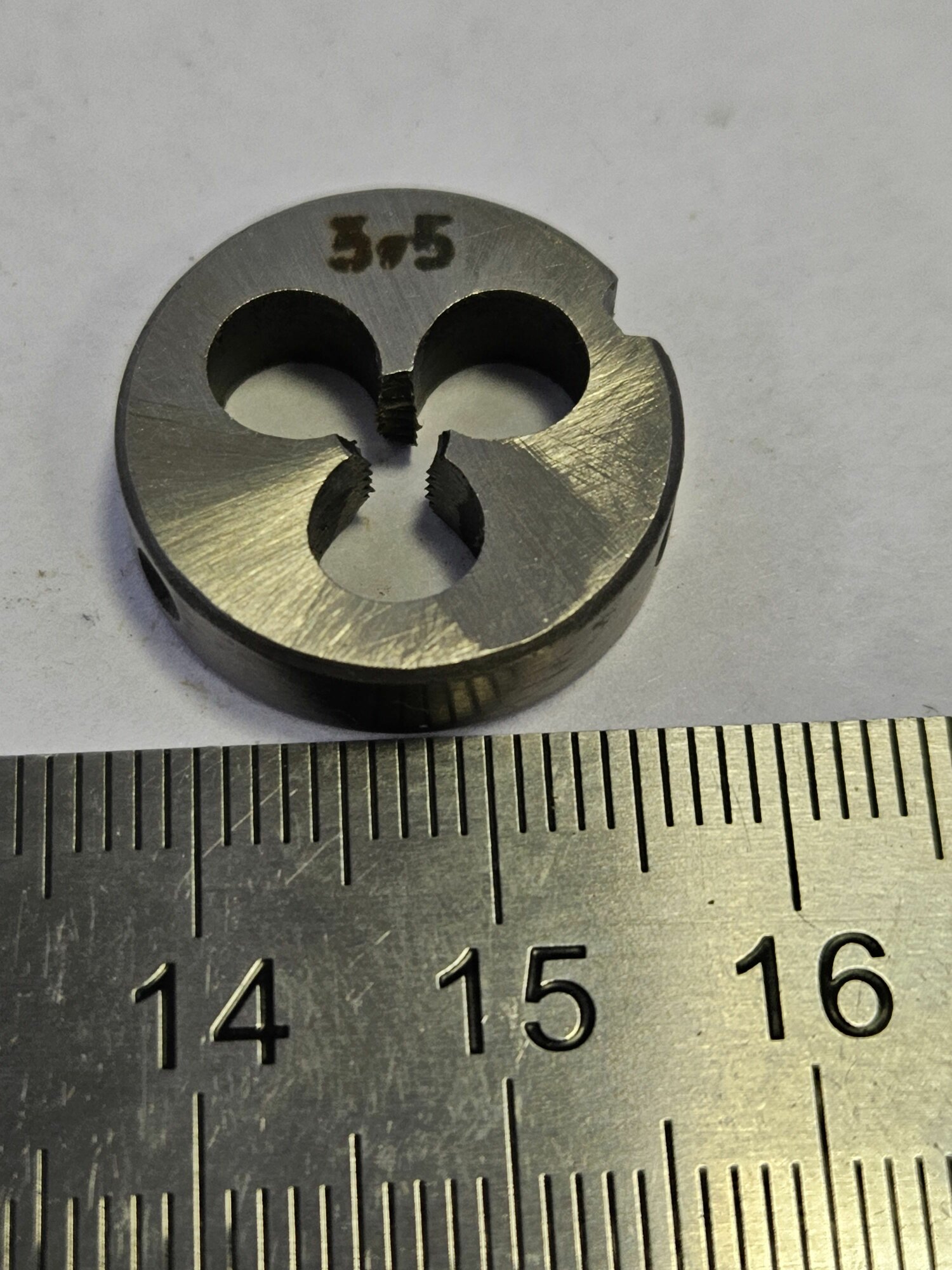 Плашка метрическая М3,5х0,6