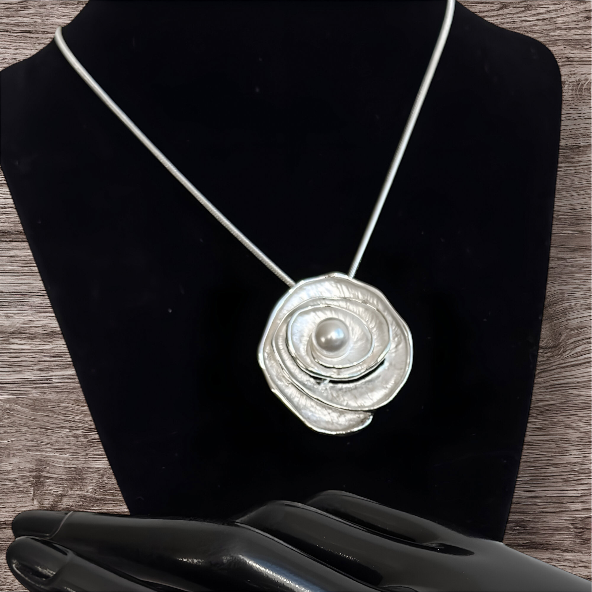 Колье, акрил, жемчуг имитация, эмаль, металл, перламутр