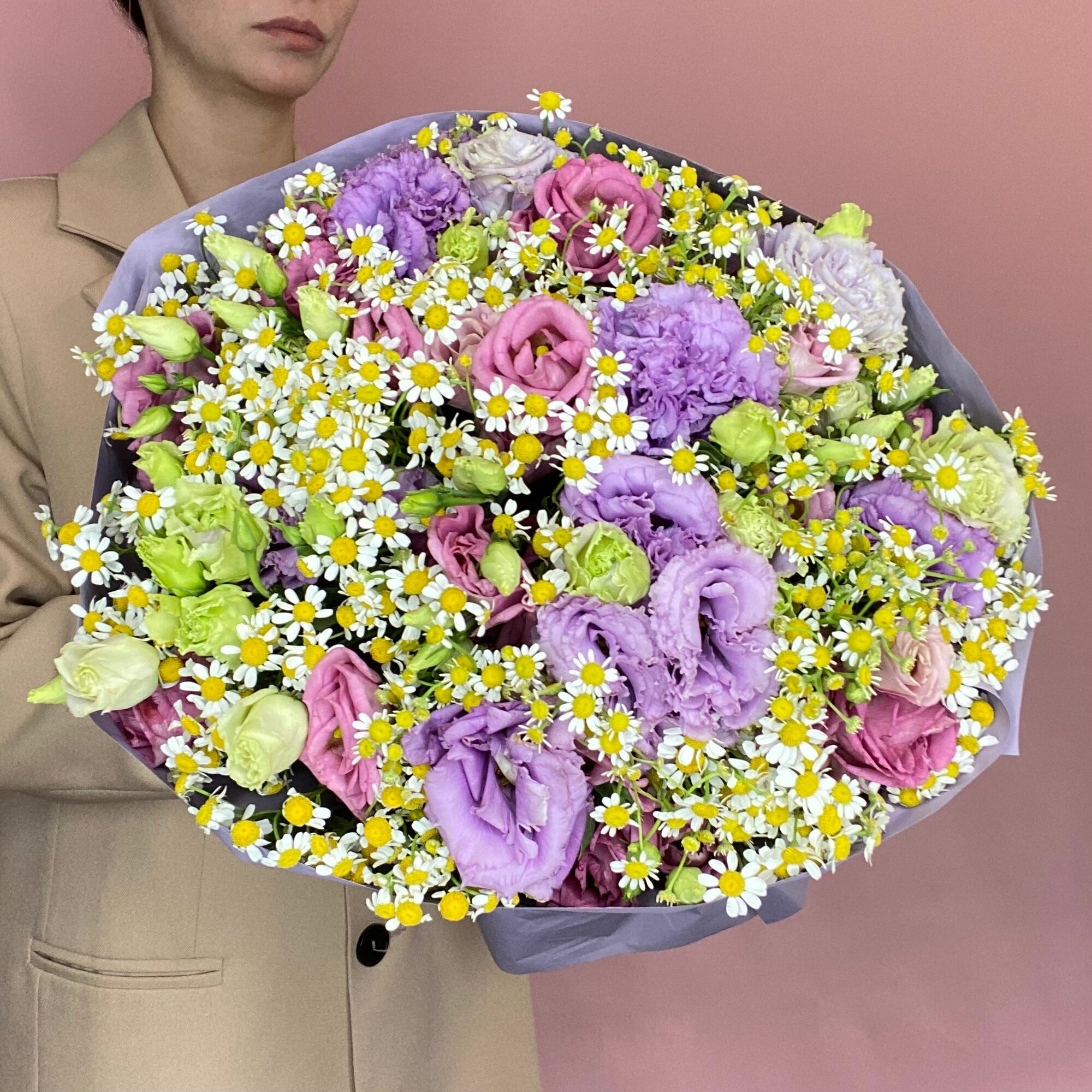 Яркий букет (танацетум 25 шт, эустома 20 шт.), высота букета 45 см