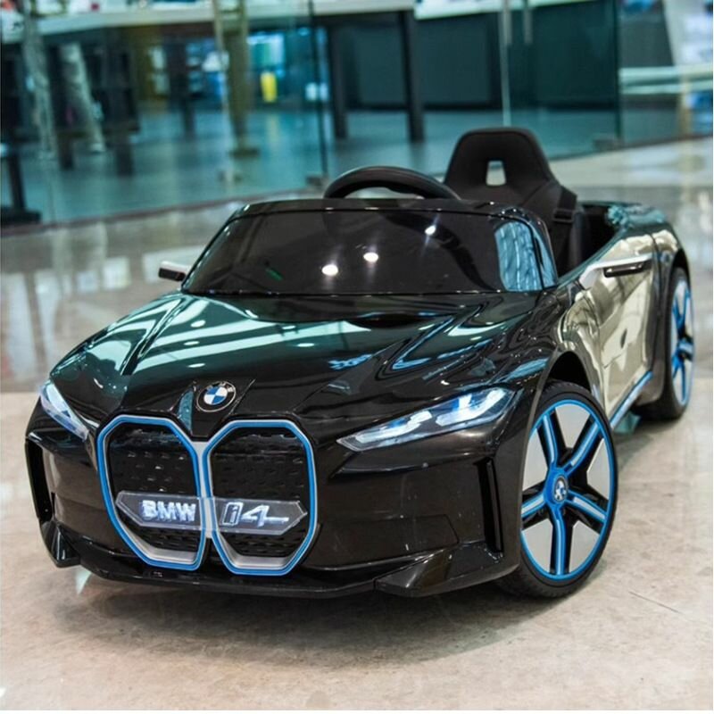 BMW i4 детская машина специальная версия с четырехколесным приводом, кожаными сиденьями, LED-фонарями с эффектом динамического цвета, амортизацией и функцией независимого качания
