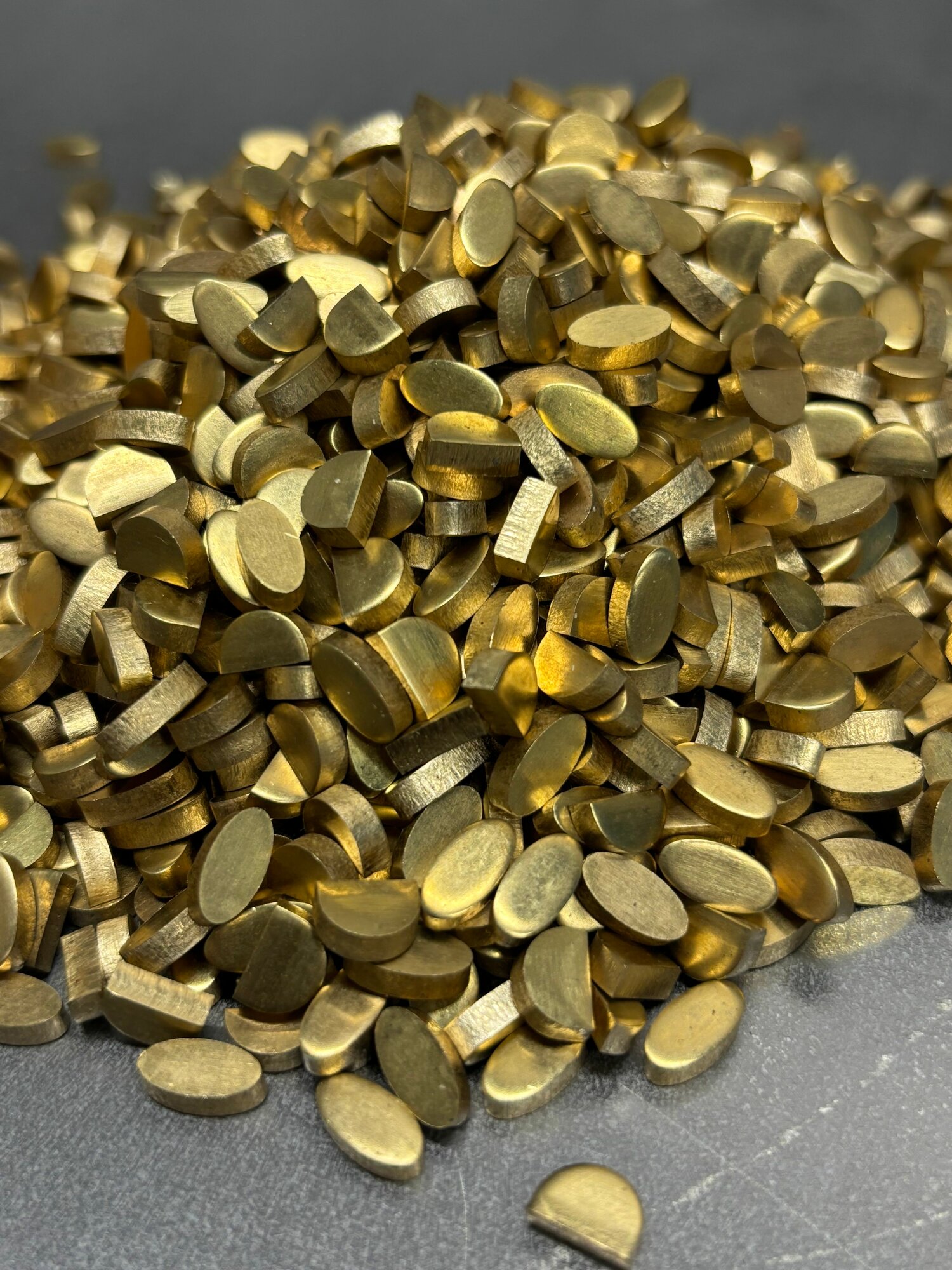 Латунные заготовки для творчества: полуовалы, высечка 100 грамм