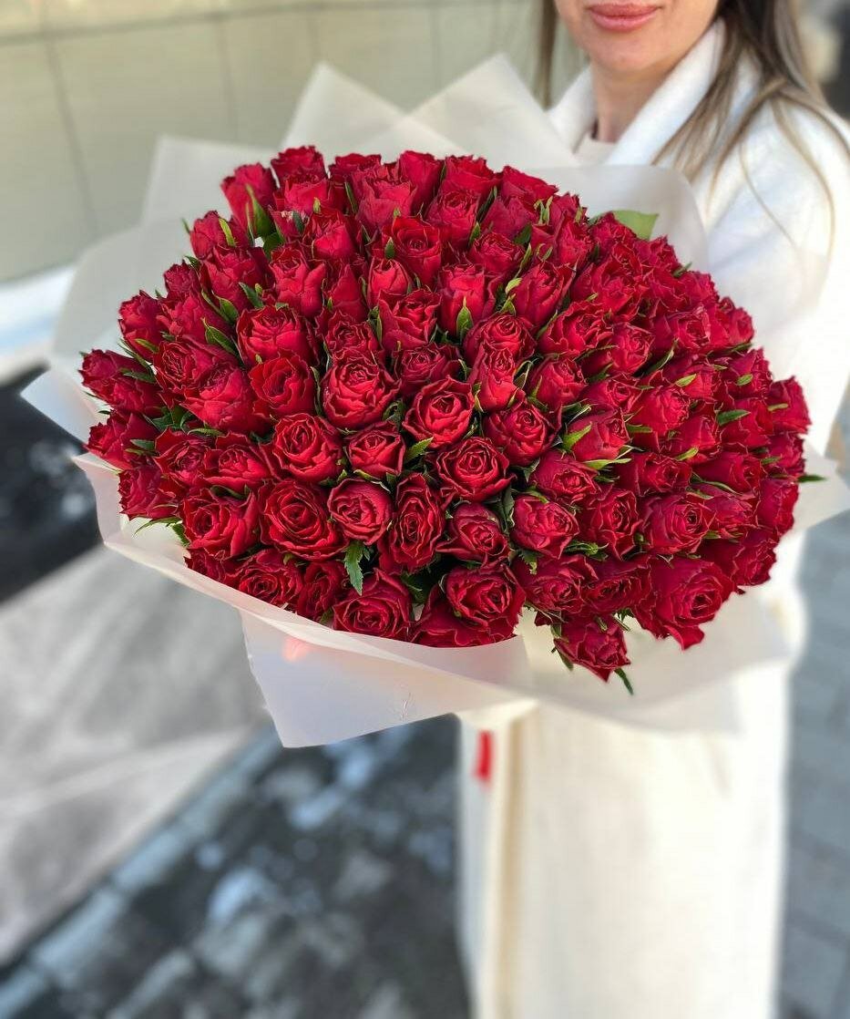 Букет Joy Flowers из 101 красной кенийской розы, высота 40 см