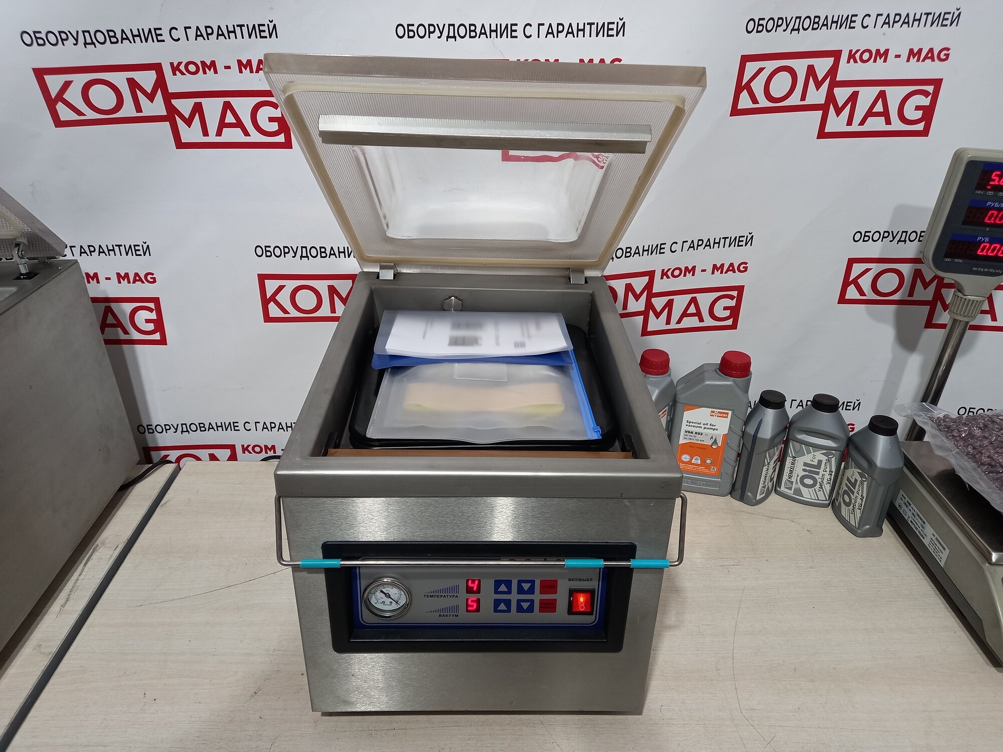 Вакуумный упаковщик камерный профессиональный DoCash 2240 для упаковки пищевой продукции