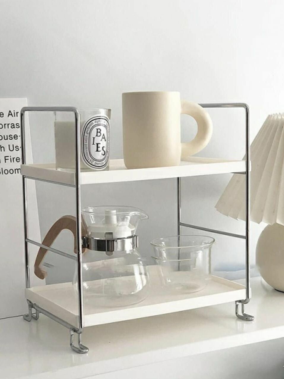 Настольный стеллаж для выставки товаров в простом стиле