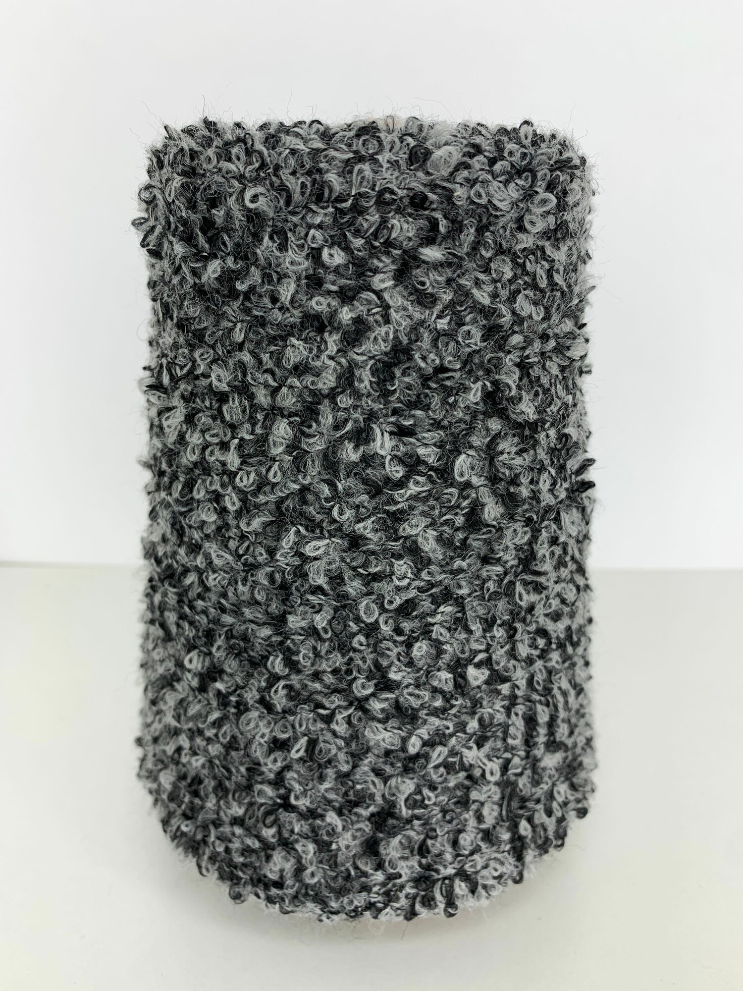 E MIROGLIO; меринос, п/а; букле; 350м/100гр; серый-чёрный; вес 250гр; italyyarn