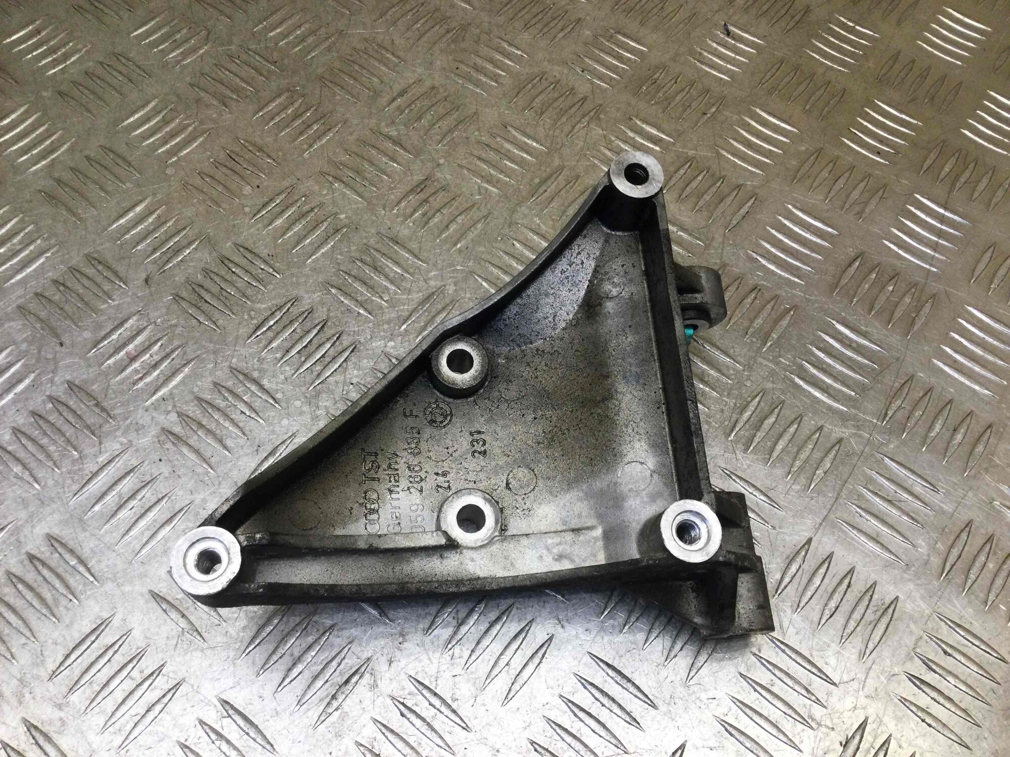 Б/У Кронштейн компрессора кондиционера Audi A6 C5/4B (1997-2004) 2002 г.