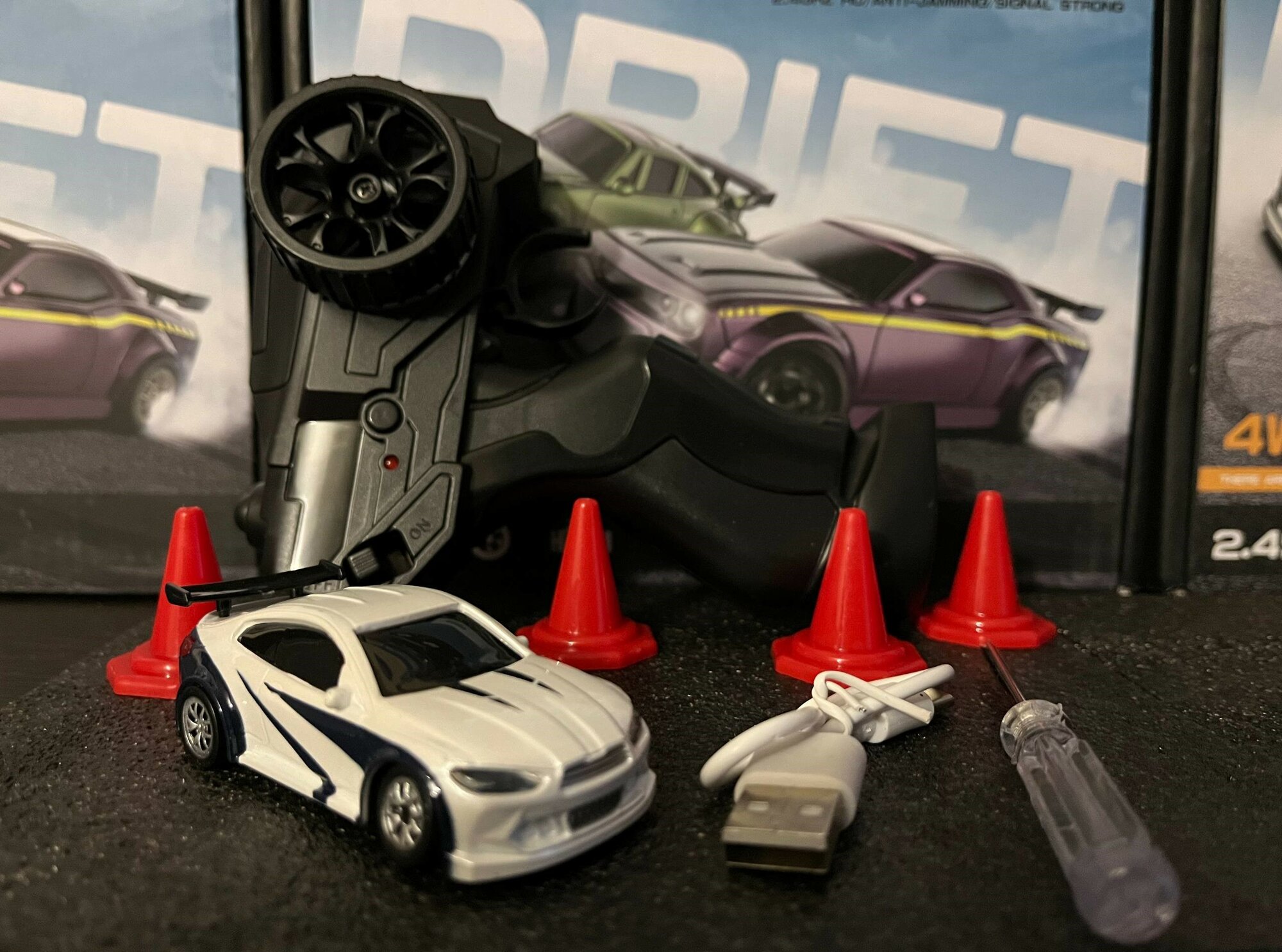 Радиоуправляемая машинка, мини-дрифт кар, дрифтмашинка 1:64, 4WD, свет - бело-синяя BMW