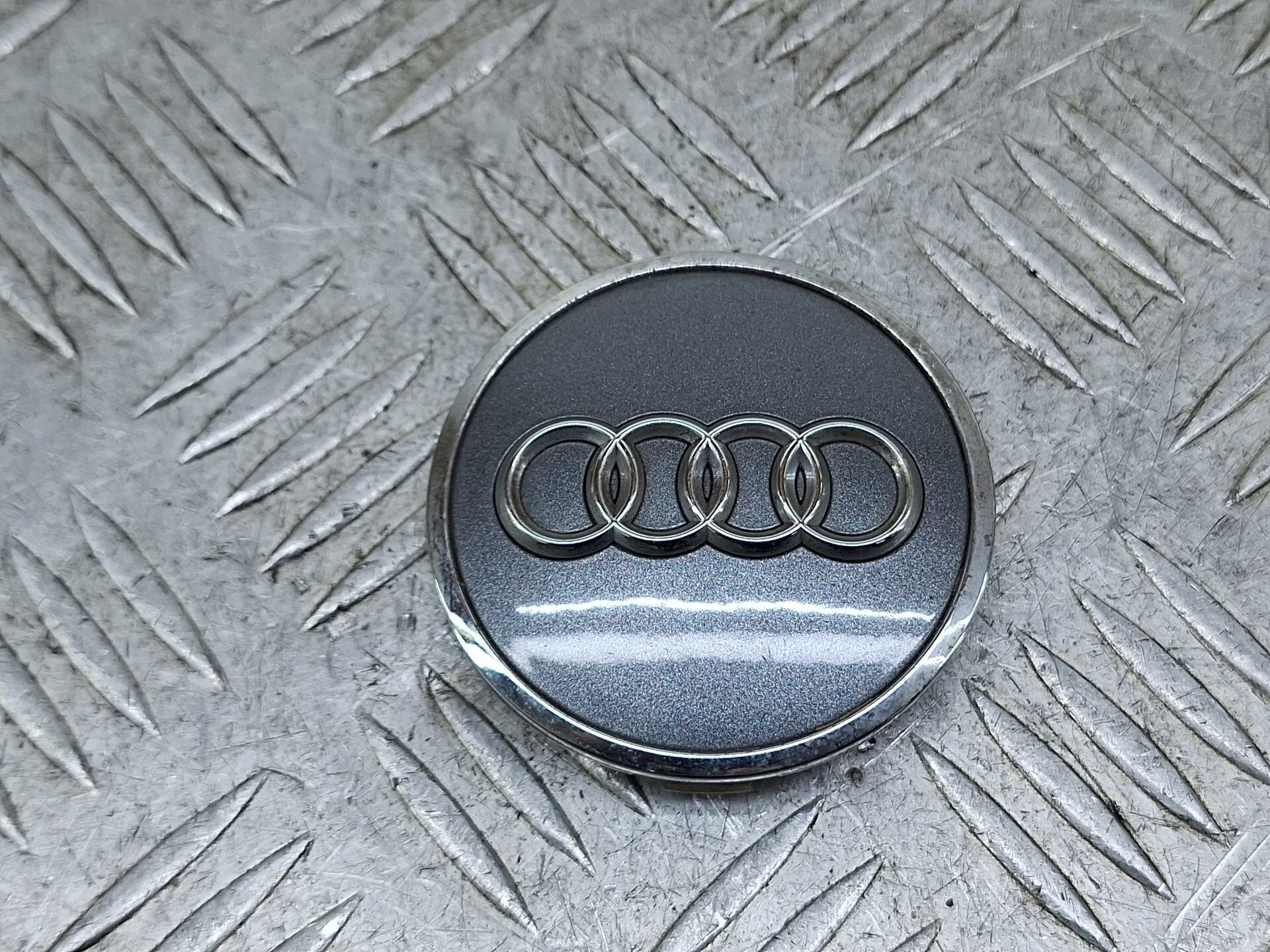 Колпачок литого диска Audi 8W0601170