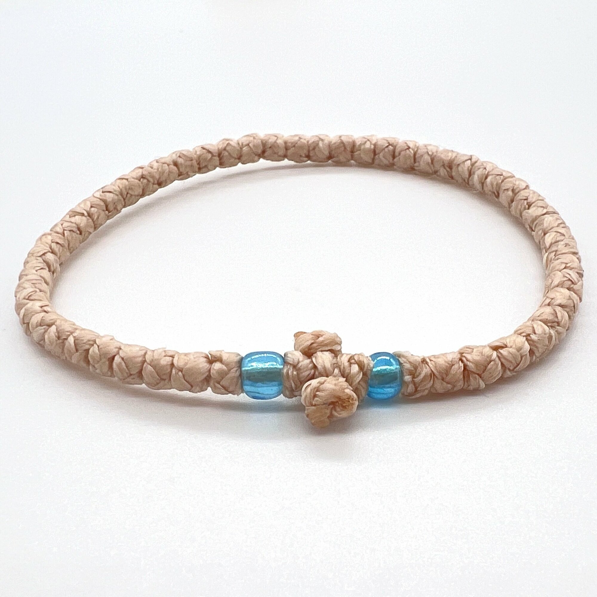 Плетеный браслет