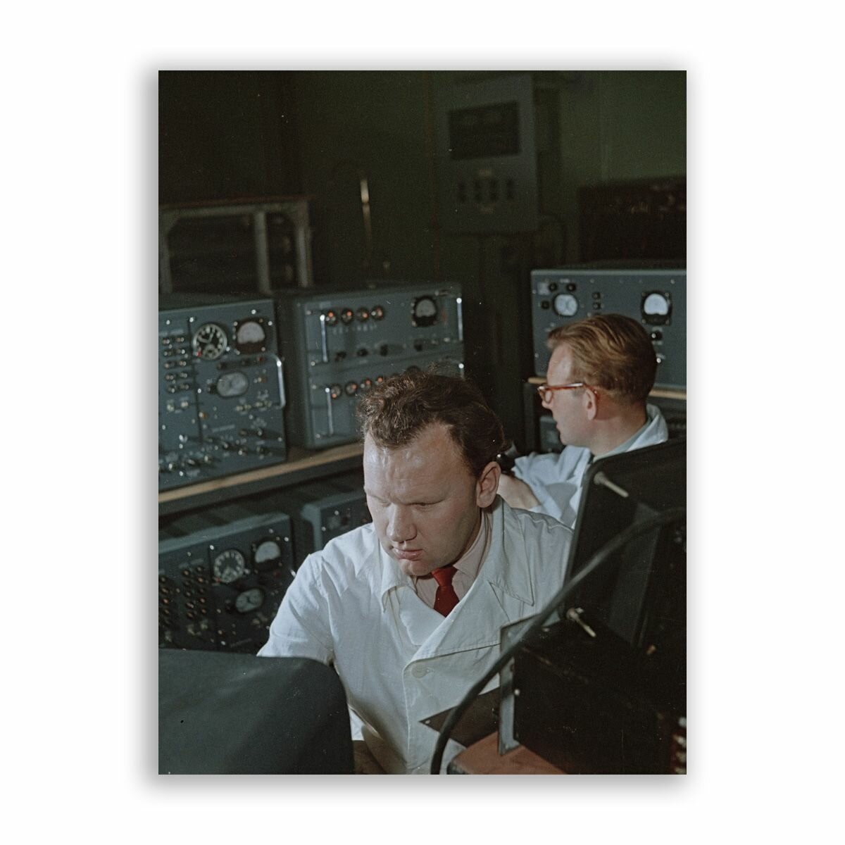 Советский постер, плакат на бумаге / Советские рабочие / Размер 40 x 53 см