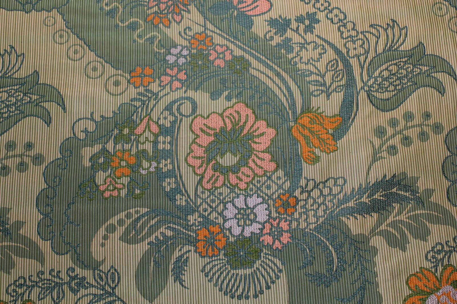 Ткань Шёлк жаккард двухслойный в оливковых тонах , ш135см, 0,5 м