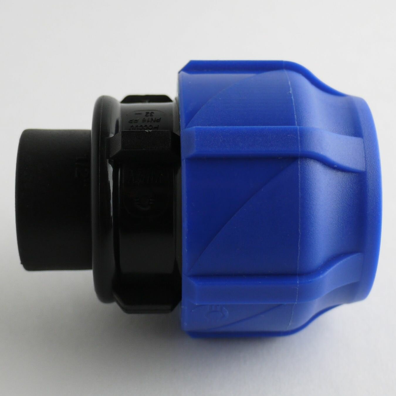 Муфта ПНД переходная 32 - 1/2" цанга / внутренняя резьба PN16