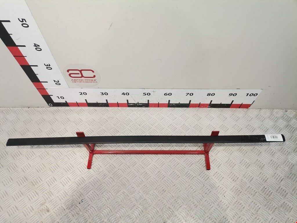 Накладка (молдинг) двери передней правой Volkswagen Golf 4 1J4853516 арт. 1742098