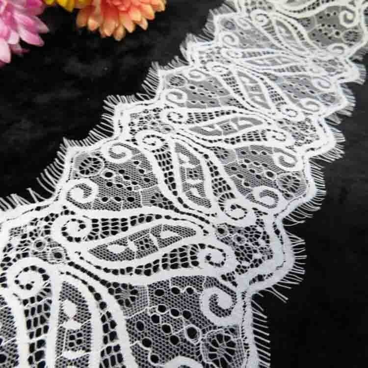 Кружево реснички (французское кружево "шантильи") шир.145мм цв. белый упак.3 м