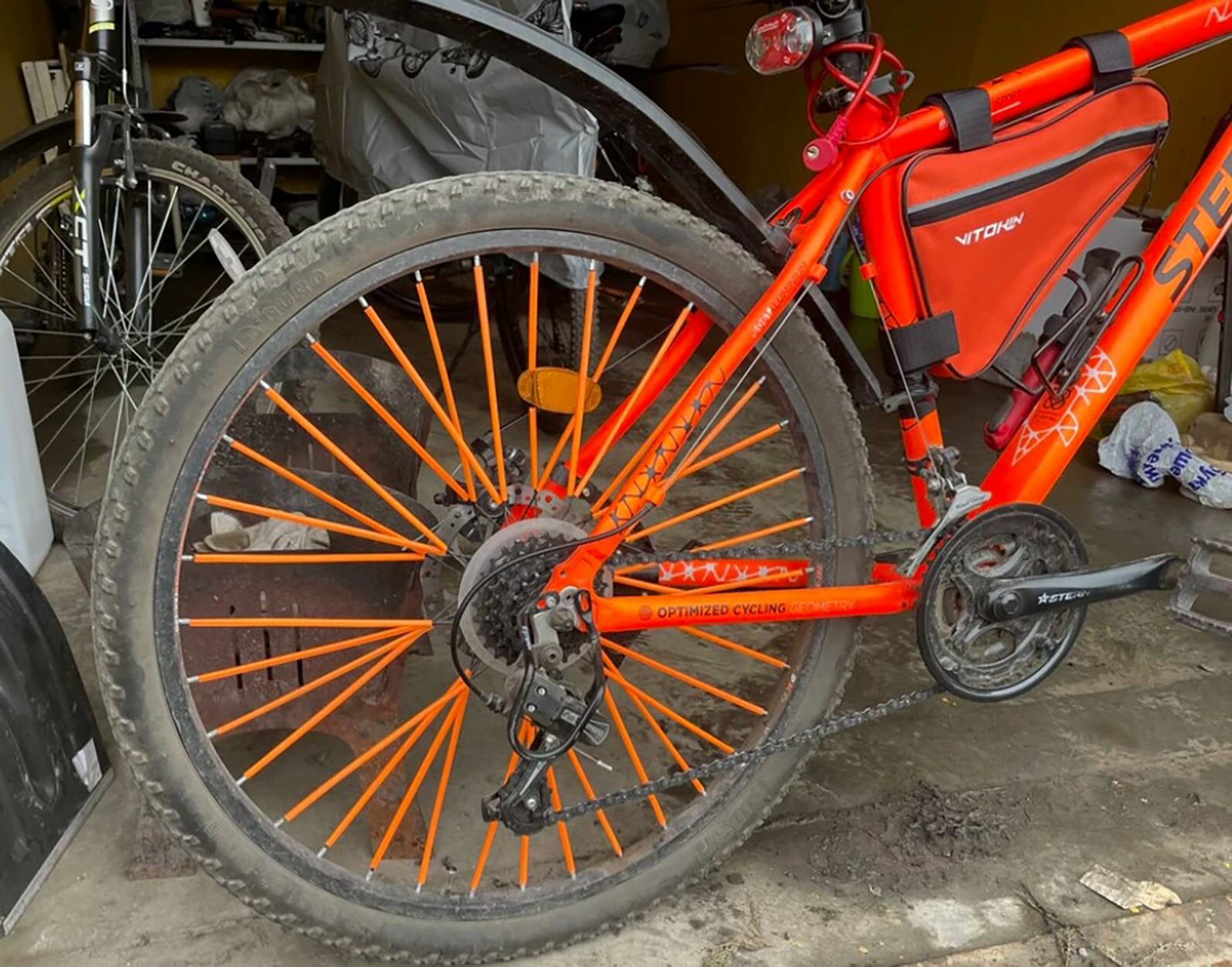 Накладки (защита) на спицы велосипедов и питбайков оранжевые, комплект на 2 колеса