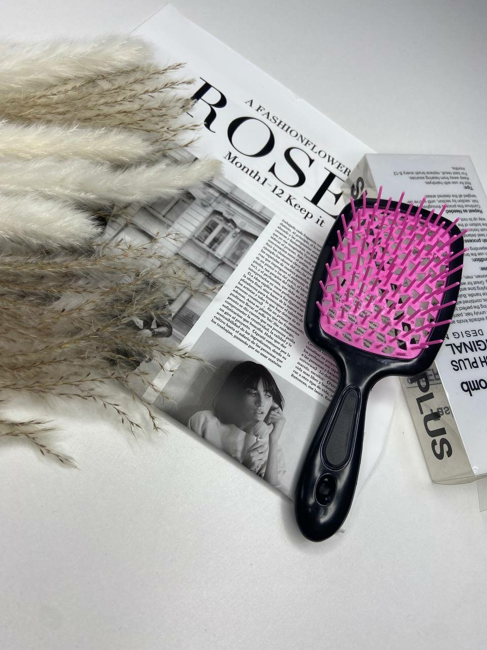 Массажная скелетная расческа для волос Розовая