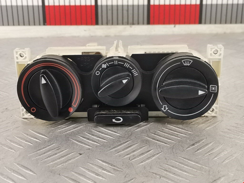 Блок управления печки (климат-контроля) Audi A3 8L 8L0819045A арт. 1465972