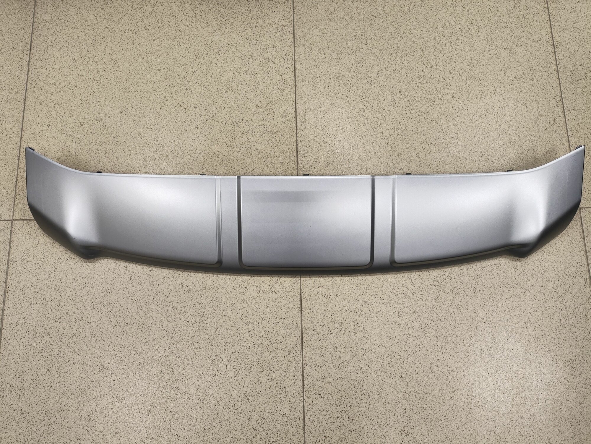 Накладка бампера переднего нижняя Geely Atlas [1.8 16V 6MT внедорожник 4X2] 6010045600