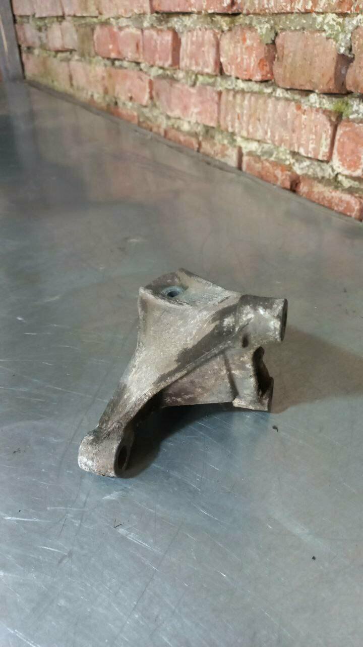 Кронштейн двигателя задний Volvo V70 (1996 - 2000) 33402