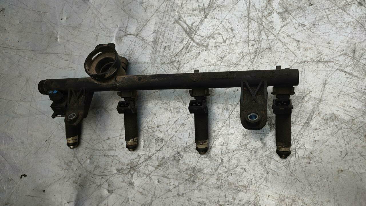 Форсунка топливная Renault Clio 2 рест. (2001 - 2003) 7700274294